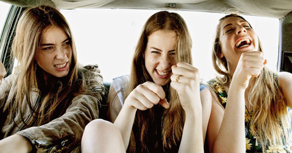 iFLYER: ロサンゼルス出身3姉妹バンド、HAIMが新曲「The Wire」を公開