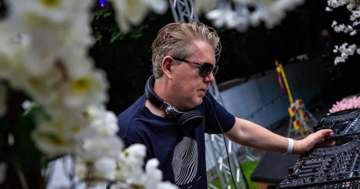 iFLYER: イギリス出身のレジェンド DJ/プロデュサーJohn Digweed (ジョン・ディグウィード) が緊急入院、週末の公演は全 ...