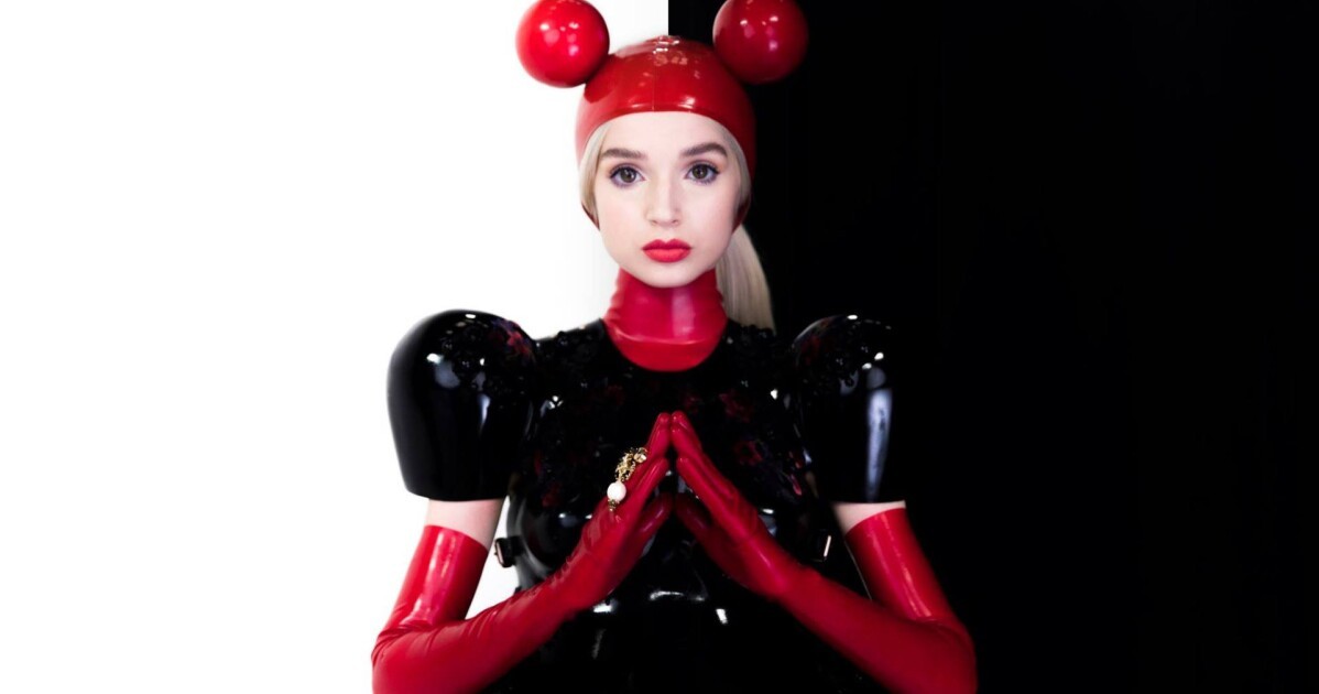 iFLYER: 不思議かわいい Poppy が、Grimes と コラボしたニューソング「Play Destroy」をドロップ！